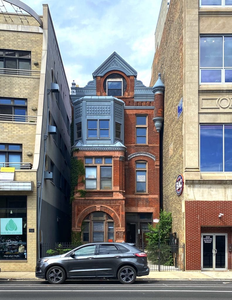 15 Charming "Up" Holdout Houses Resisting Peer Pressure In Chicago