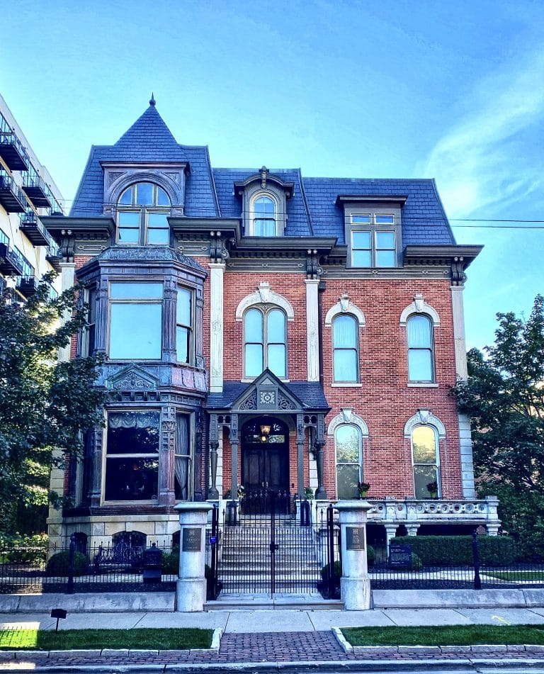 50 Fabulous Facades With Stunning Architectural Attributes In Chicago