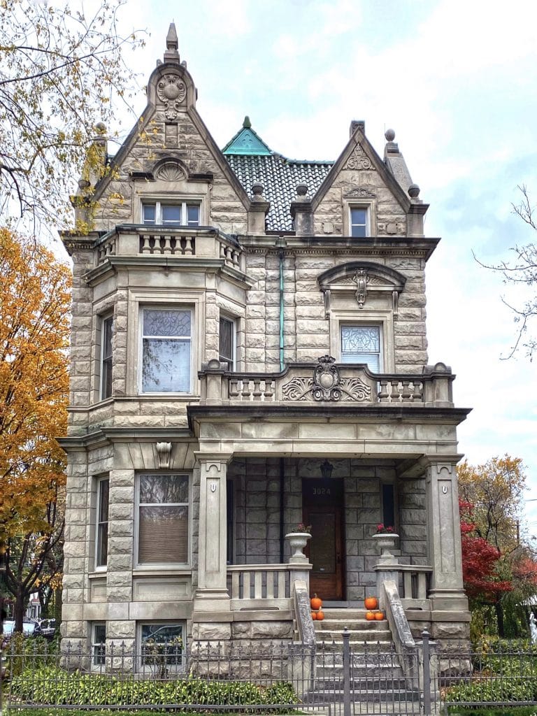 50 Fabulous Facades With Stunning Architectural Attributes In Chicago