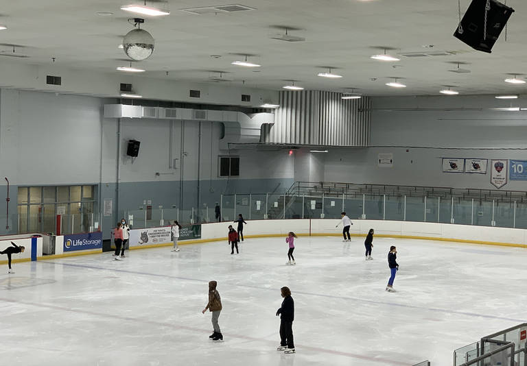 Your Guide to Ice Skating in Chicago for 2025