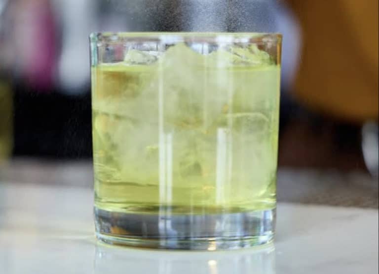 The Best Cocktail Bars In Chicago In 2025