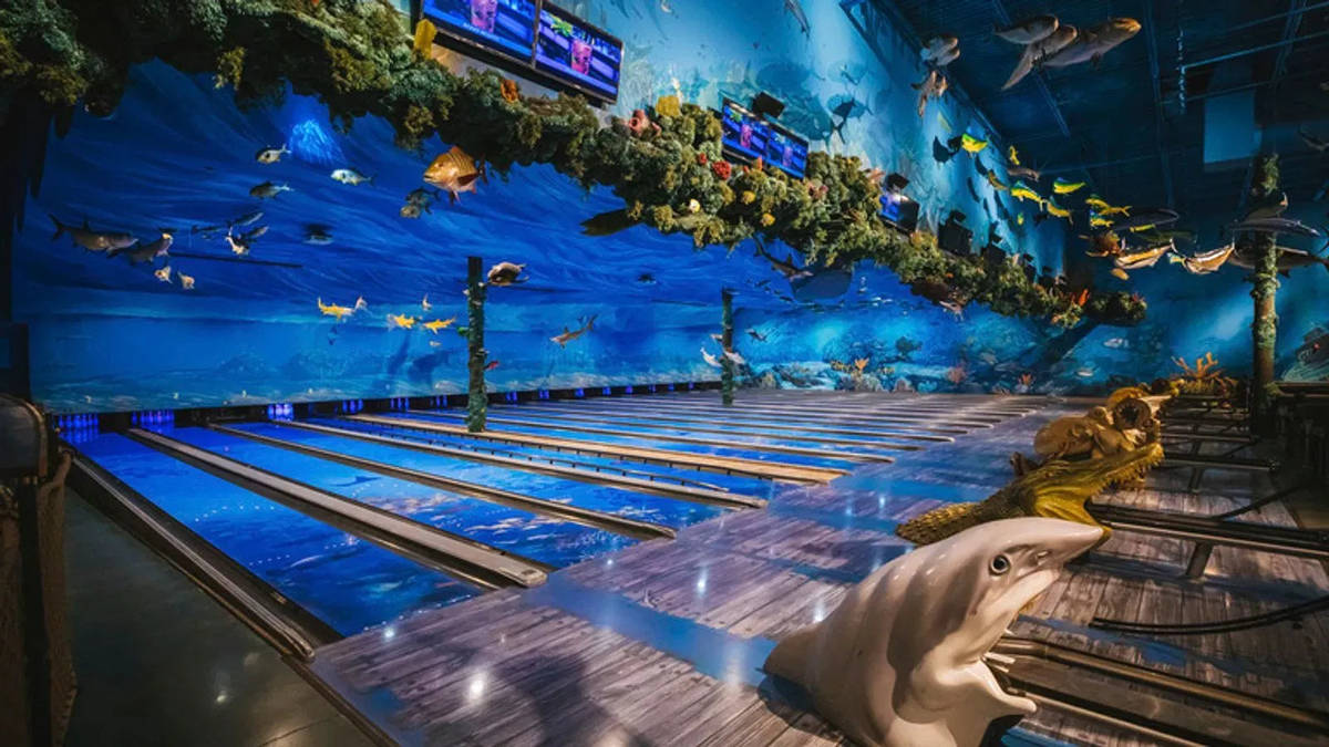 There's An 'Undewater' Bowling Alley 2.5 Hours From Chicago
