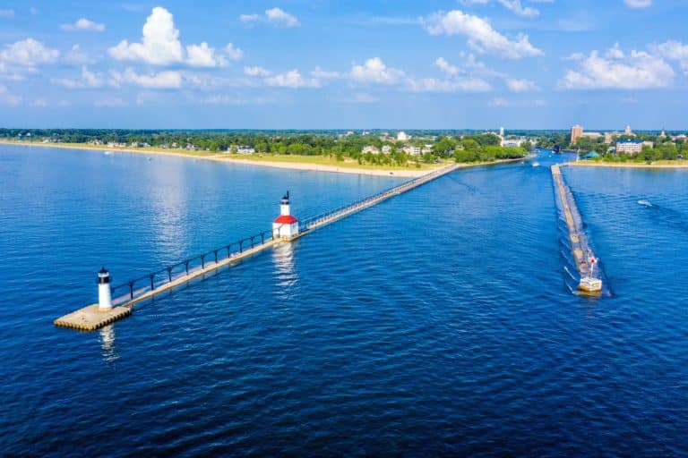 The Best Small Towns Near Chicago To Visit Right Now