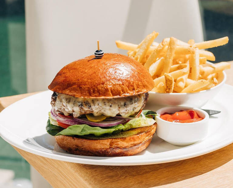 20+ Best Happy Hours In Chicago Right Now 2025