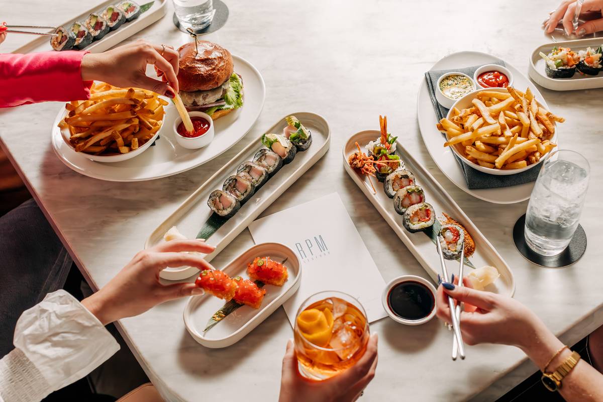 20+ Best Happy Hours In Chicago Right Now 2025