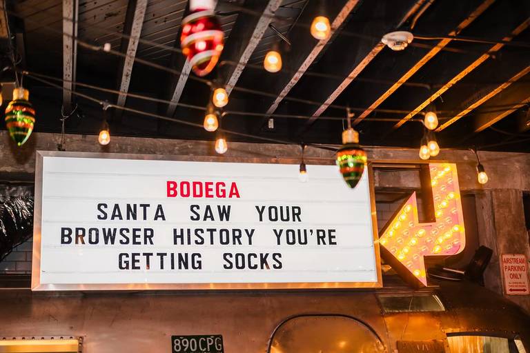 Holiday Bars In Chicago That Go All Out With Decorations 2025