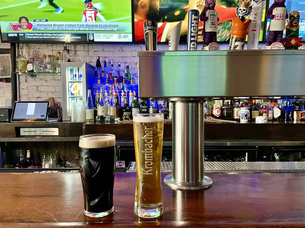 Where to Watch Football in Chicago—From $25 Beer Buckets to BOGO Pizzas ...