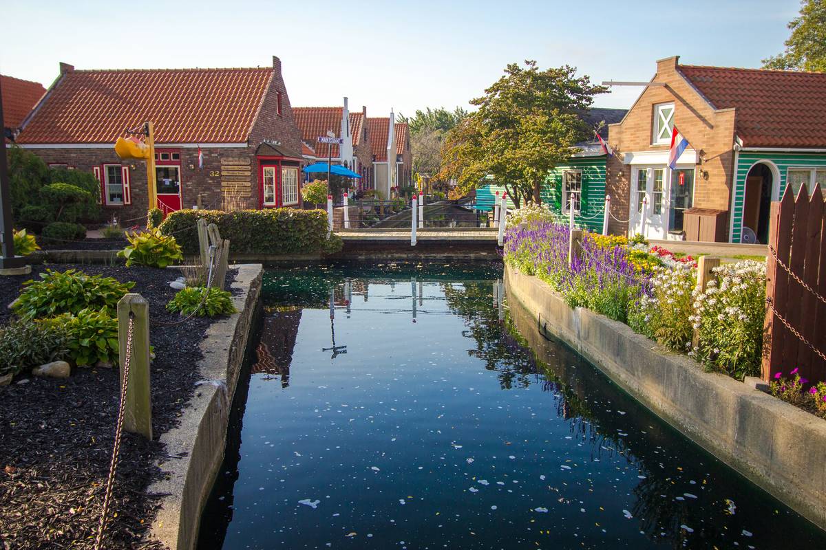 The Best Small Towns Near Chicago To Visit Right Now