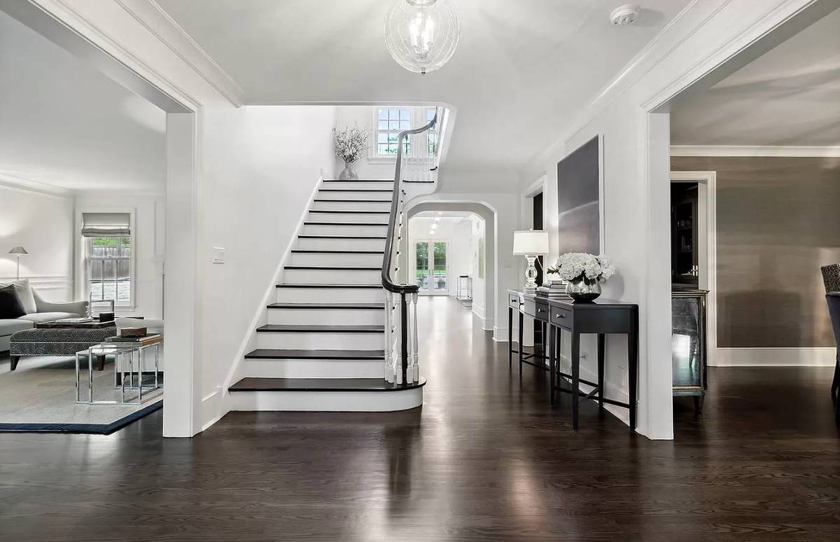 The Home Alone House In Winnetka Is Up For Sale