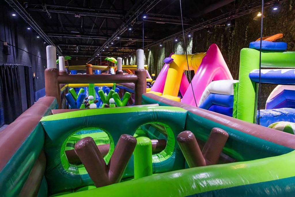 Visit Dinos Alive And The Bouncy Games In Chicago