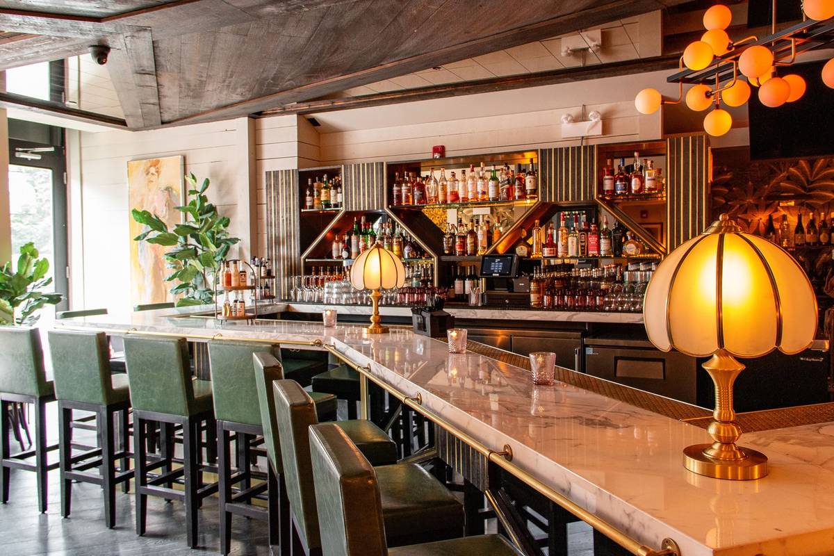 Here Are The Best Oyster Happy Hour Deals In Chicago