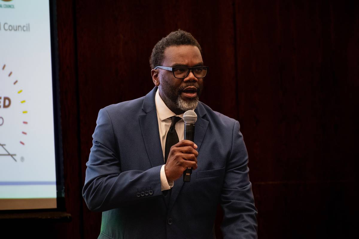 Chicago Board of Education Resigns Amid School District Turmoil