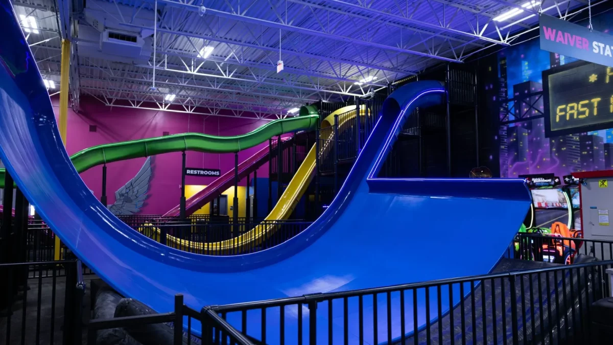 Illinois' First-Ever Waterless Indoor Slide Park Is Now Open