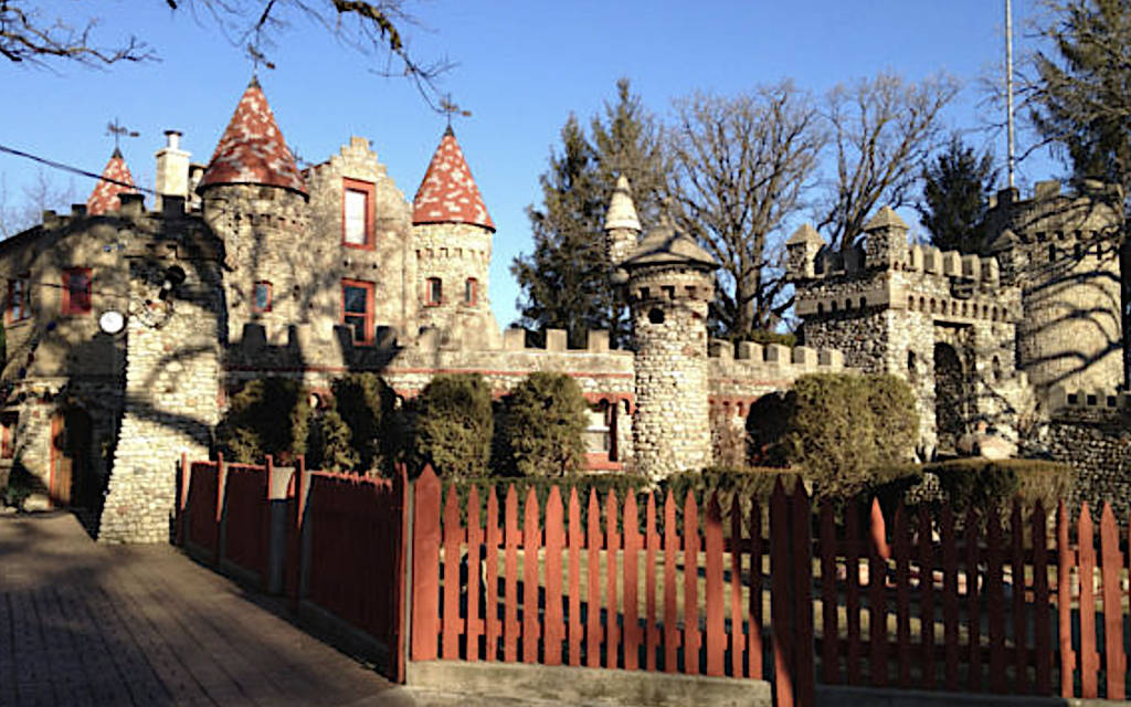 This Castle in Illinois Transports Visitors Back to Medieval Times