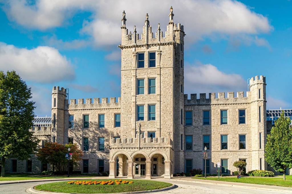 These 5 Castles in Illinois are the Perfect Day Trip From Chicago