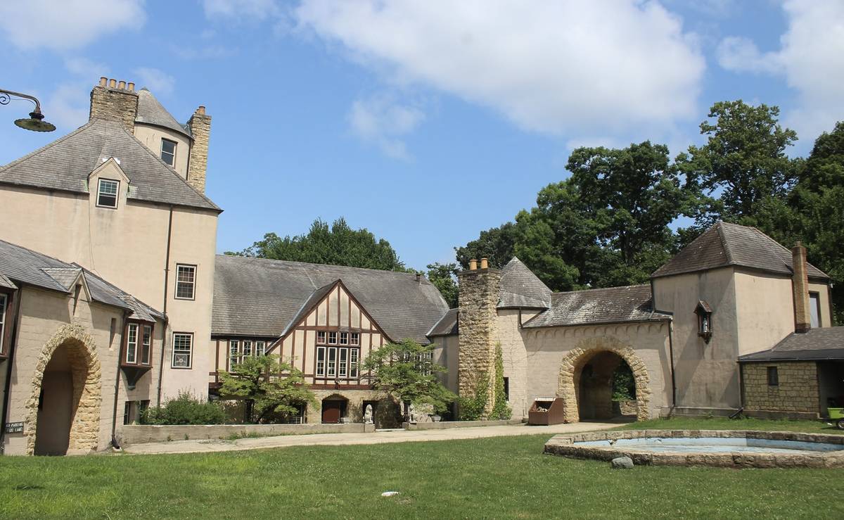 These 5 Castles in Illinois are the Perfect Day Trip From Chicago