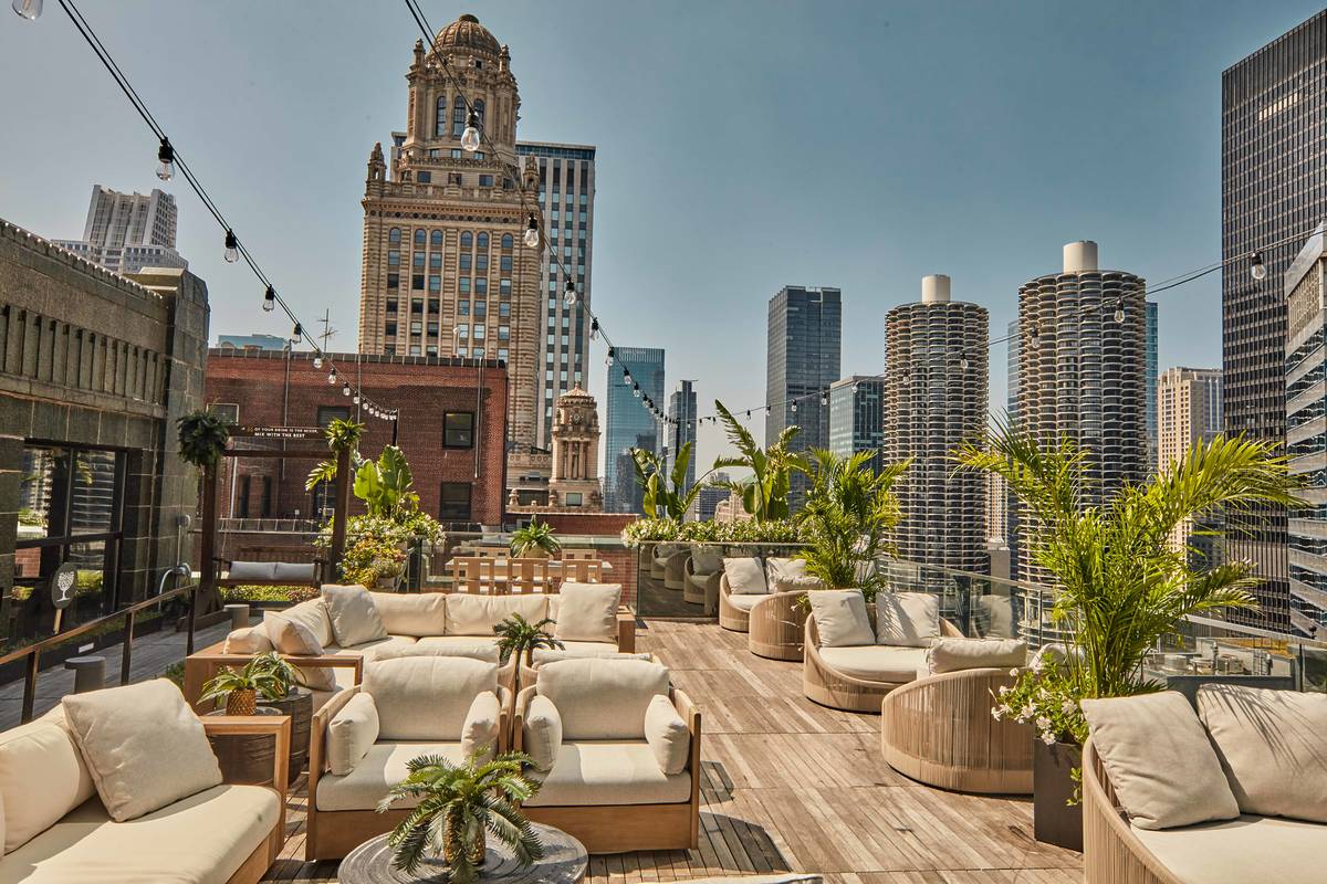 Pilates in the Sky—This Rooftop Workout in Chicago Comes With Cocktails ...