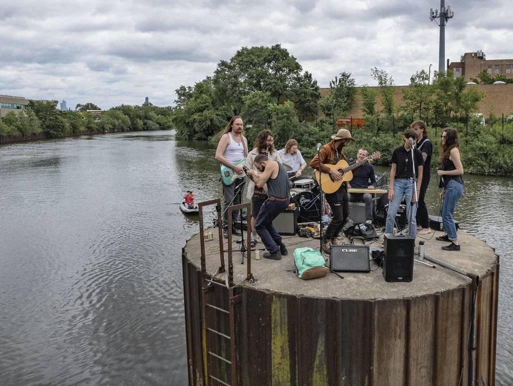 This Secret Concert Series Brings Music to the Chicago River