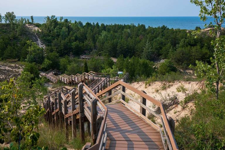6 Beautiful Hiking Trails Near Chicago That Offer A Scenic Escape