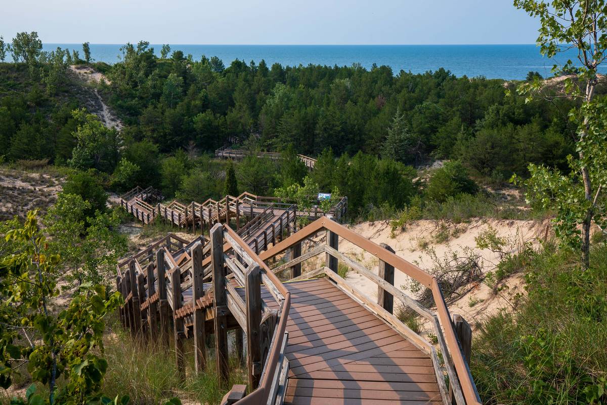 6 Beautiful Hiking Trails Near Chicago That Offer A Scenic Escape