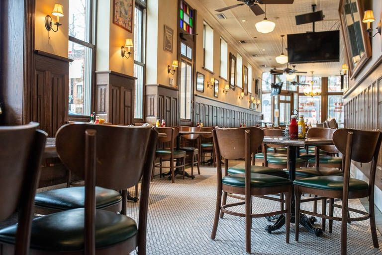The Oldest Bar in Chicago Dates Back Over a Century. It's Still Serving ...
