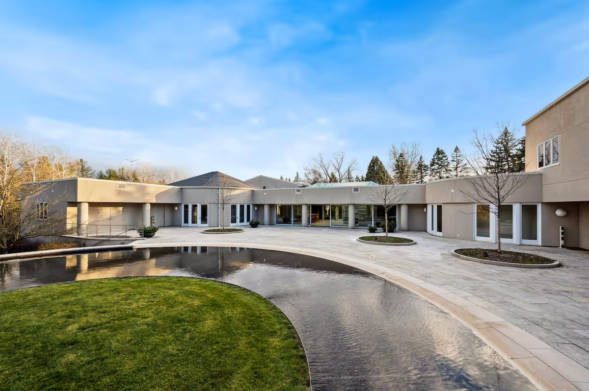 Plumpy leak i've seen a lot of reviews point out she's