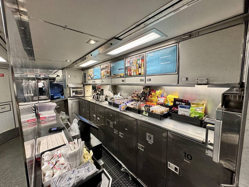 Metra Considering Bringing Back Bar Cars