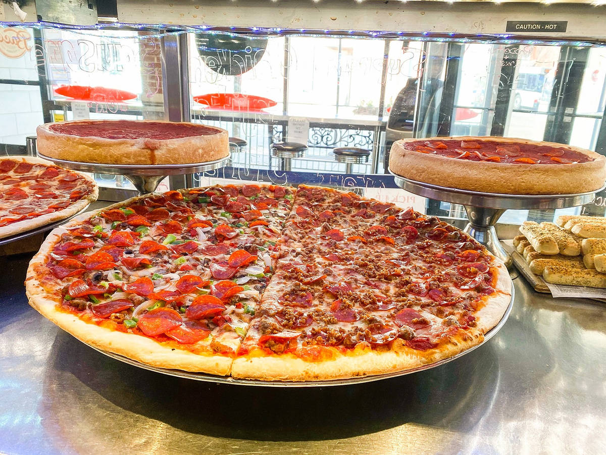 End of an Era—This Pizzeria Closes Its Ukrainian Village Location After ...