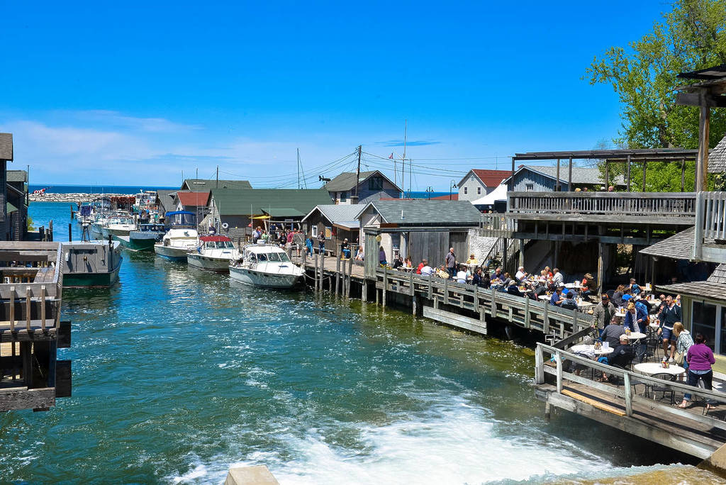 This Hidden Gem Between Lake Michigan and Lake Leelanau Is One of the ...