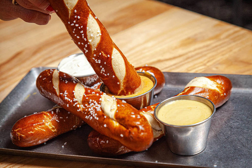 Where to Watch Football in Chicago—From $25 Beer Buckets to BOGO Pizzas ...