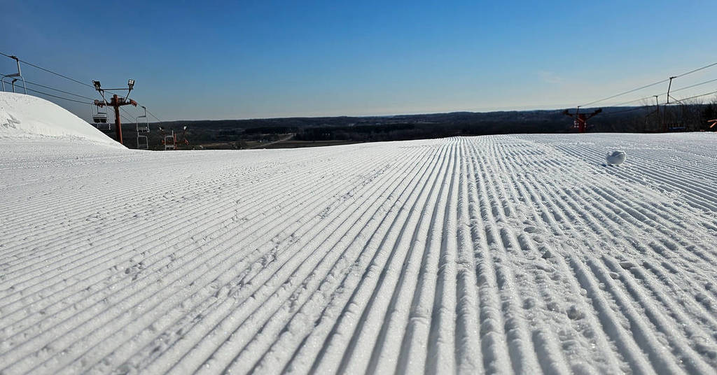 2 Hours From Chicago Is The World's Largest Tubing Hill—Slide Down 45 ...