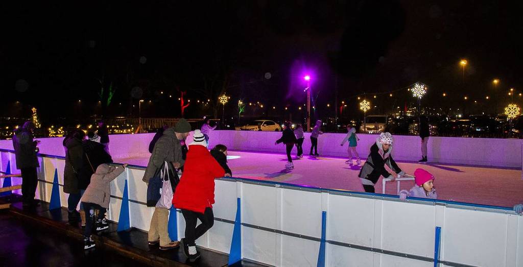 Only 1 Hour From Chicago—a Stunning Movie-Themed Light Show With Ice ...