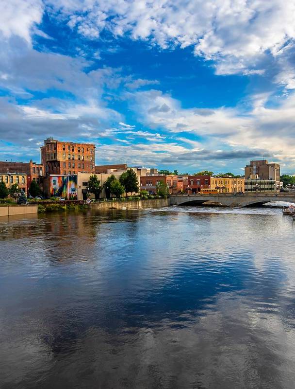 The Best Small Towns Near Chicago To Visit Right Now