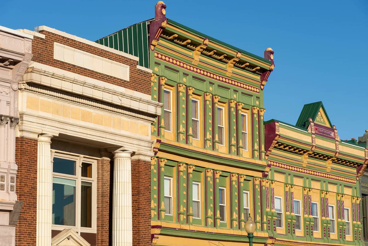 This Tiny "New England of the Midwest" Village Is Tucked Away In ...