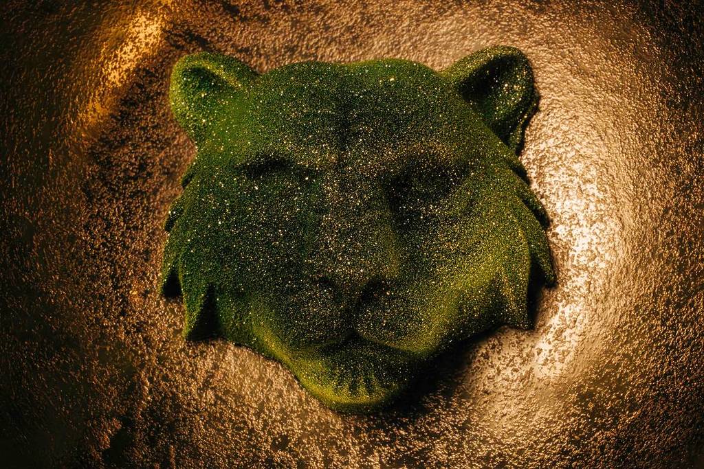 This Buzzy New Chicago Restaurant Just Hosted Common And Jennifer ...