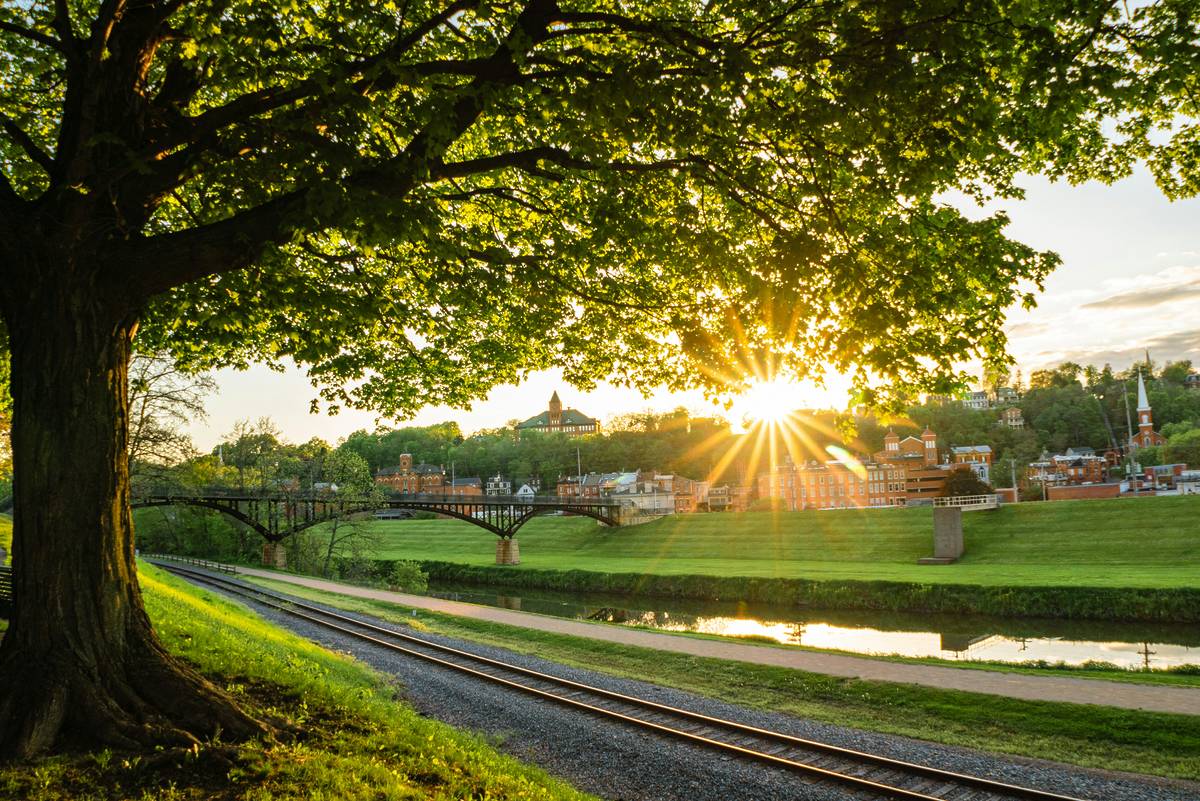 This 19th-Century Illinois Town Is One Of The Best Places In America To ...