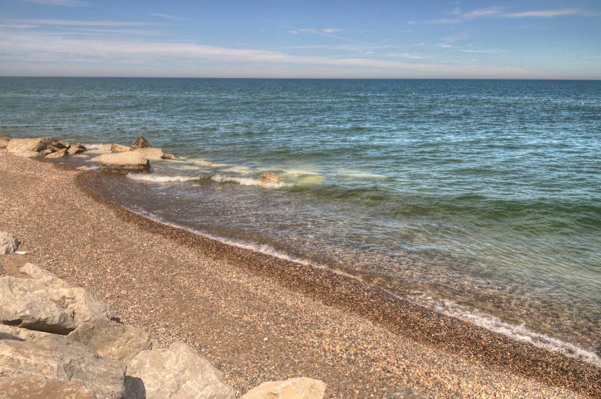 These 3 major Chicago-area beaches completely shut down swimming due to ...