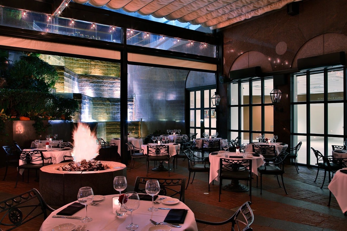 9 Sizzling Steakhouses In Dallas With The Juiciest Steaks