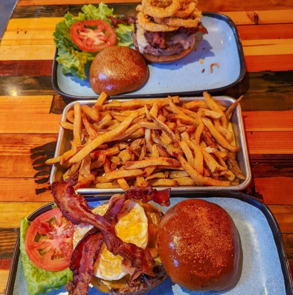 9 Brilliant Burger Joints In Dallas That Are Bun-Believable