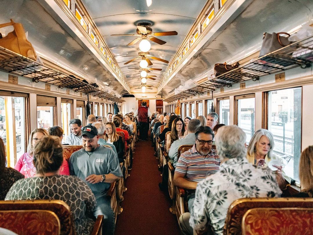 Roar Back To The 20s On This Speakeasy Train In Grapevine