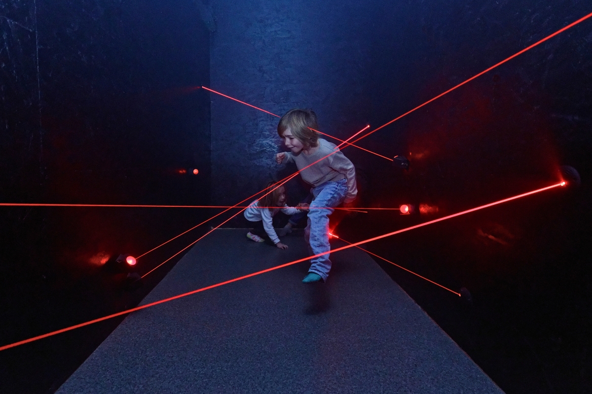 Explore SENSAS, A Multisensory World In The Dark