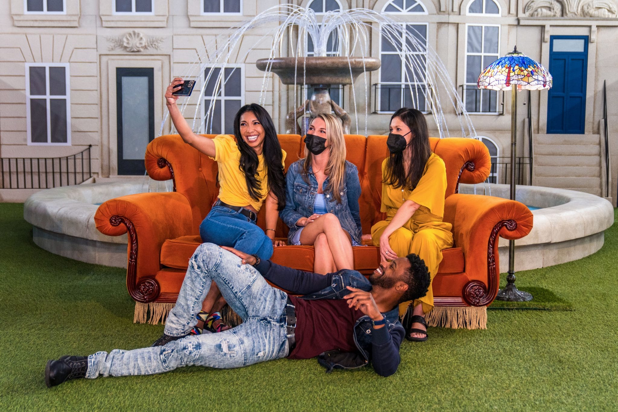 Become A Part Of Your Favorite Scenes At DC's FRIENDS™ Experience