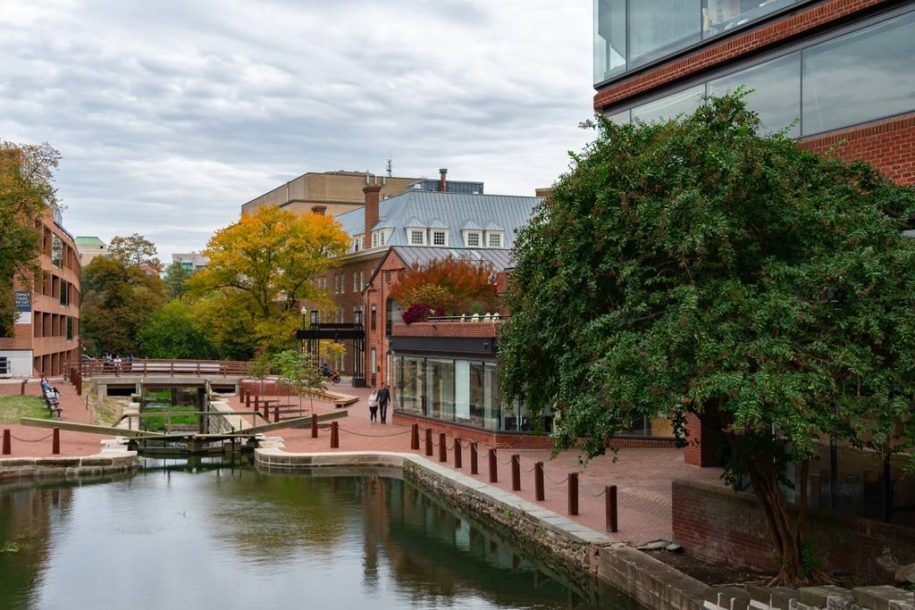 10 Instagram-Worthy Fall Destinations Around D.C. For Fall Photos