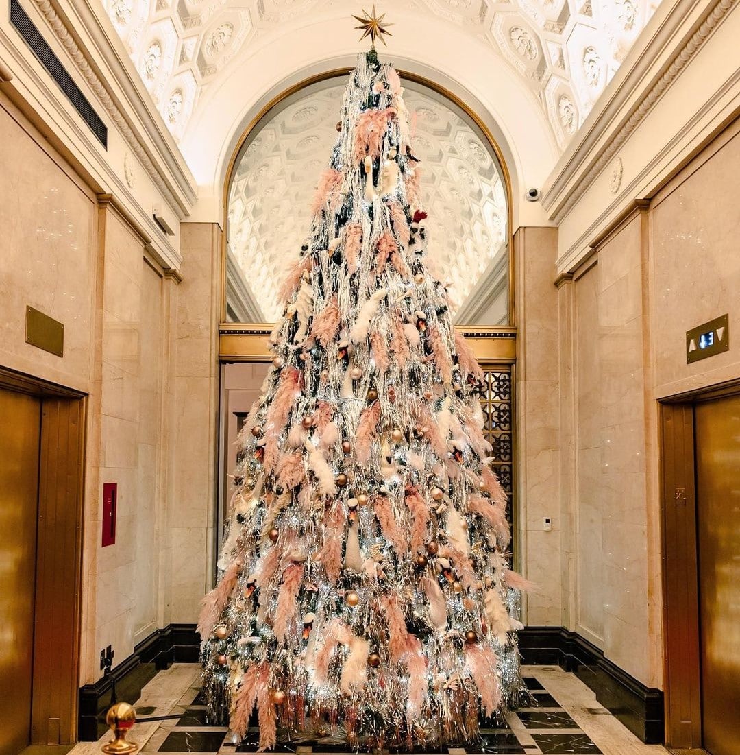 9 Magnificently Decorated Christmas Trees To Visit In D.C.