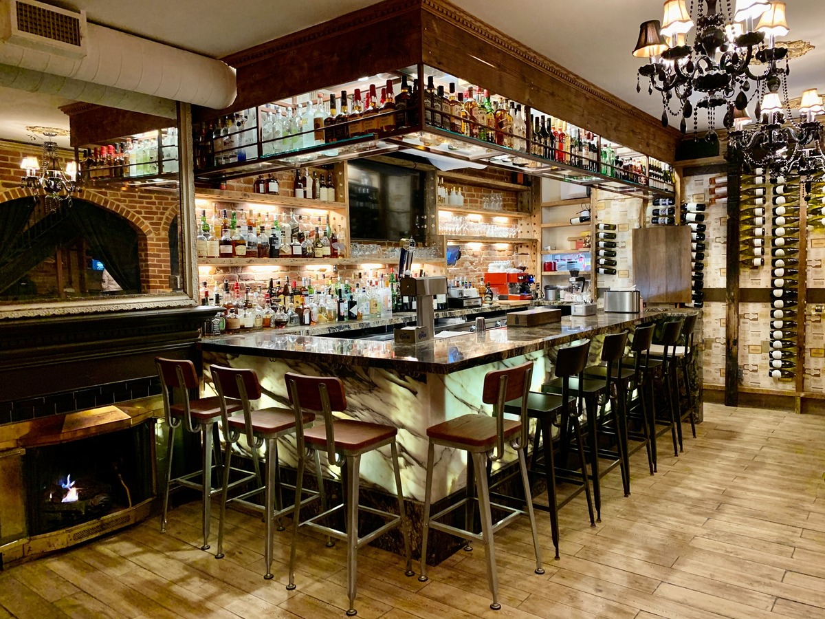 10 Fab French Restaurants In DC That'll Transport You To Paris