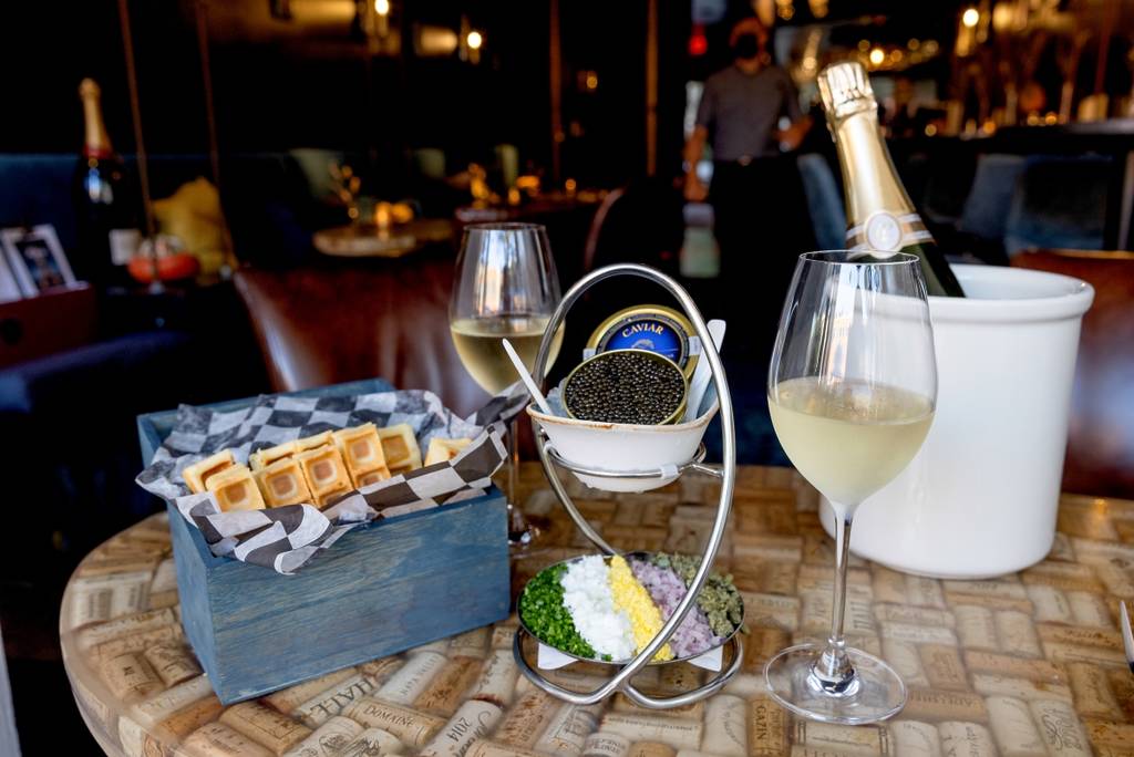 6 Best Happy Hours Around D.C. That You Need To Check Out