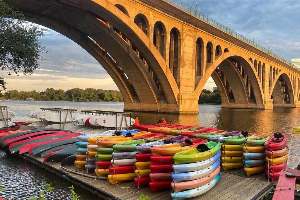 This D.C. Boathouse Has $2.12 Beers and Live Music Every Friday