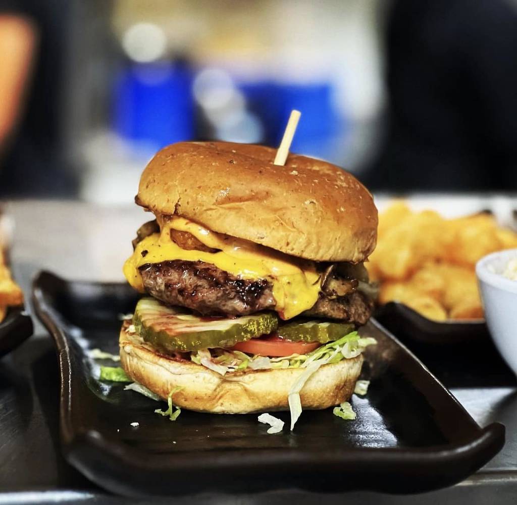 9 Brilliant Burger Joints In Detroit With Drool-Worthy Burgers