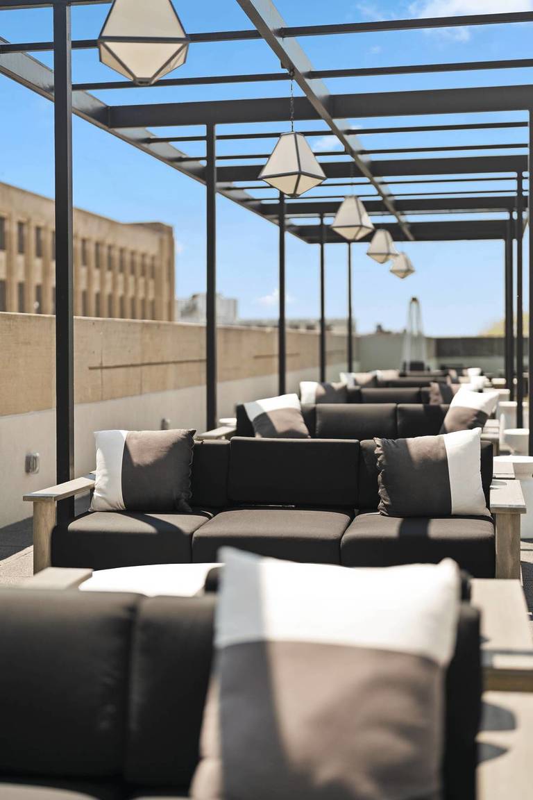 15 Best Rooftop Bars Around Detroit That You Need To Visit