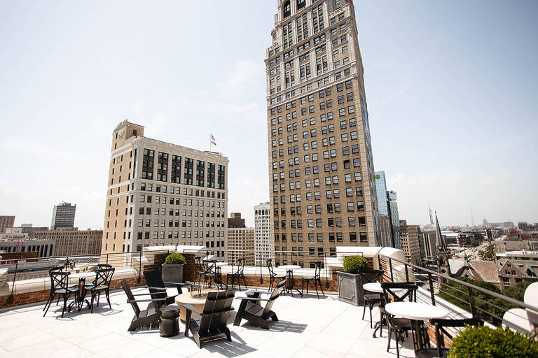 15 Best Rooftop Bars Around Detroit That You Need To Visit